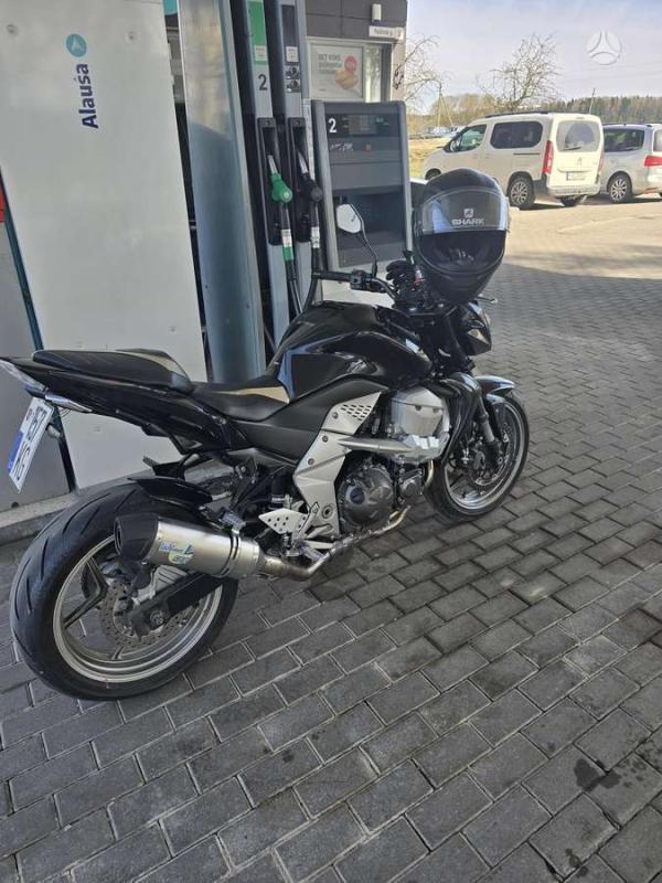 Black Kawasaki Z 2008 in Kaunas, with an engine capacity of 0.75 L and mileage of 43 thousand km for 2850 €, photo 5 on AUTOMOTO.COM.LV