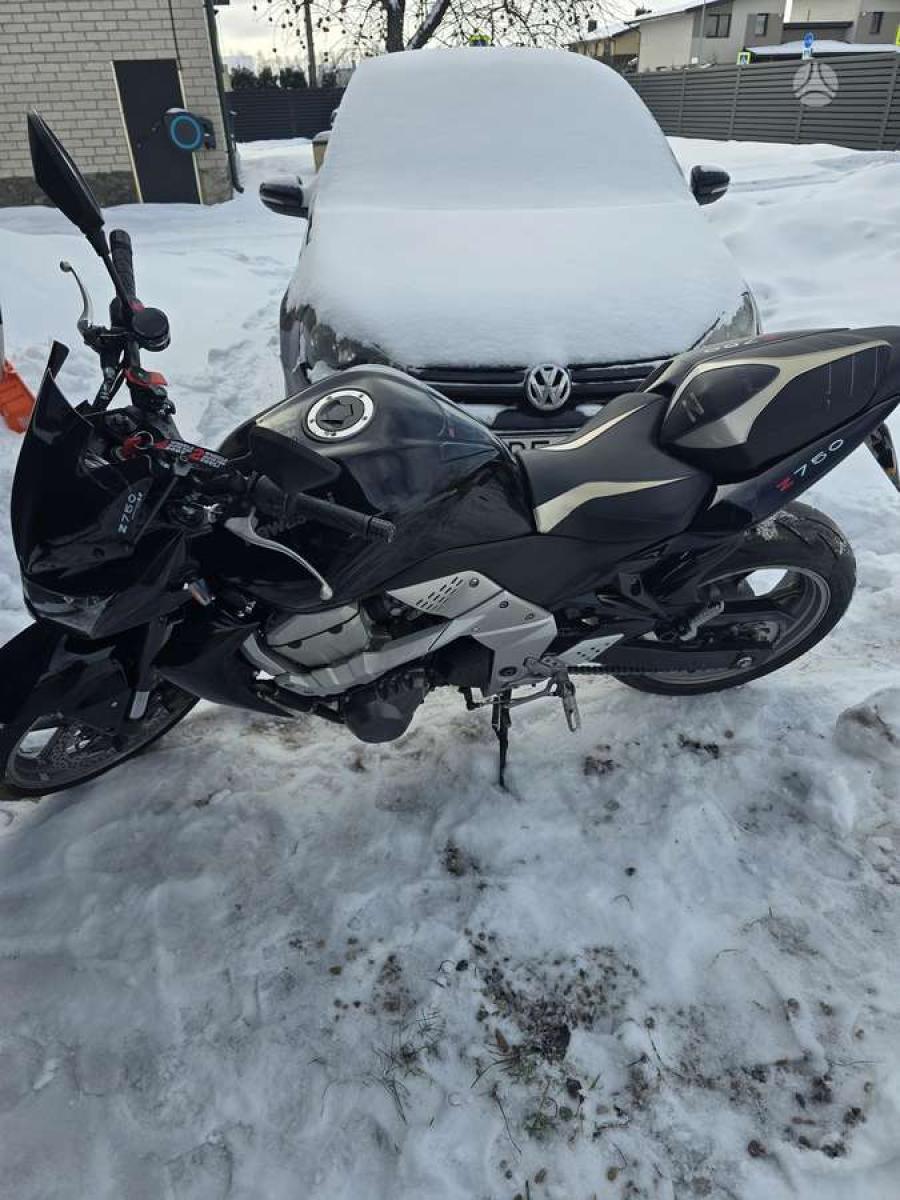 Черный Кавасаки Z 2008 в Каунас, объемом двигателя 0.75 л и пробегом 43 тыс. км за 2850 €, фото 7 на AUTOMOTO.COM.LV