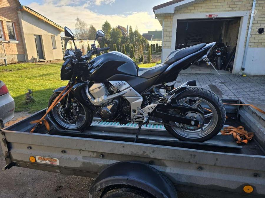Черный Кавасаки Z 2008 в Каунас, объемом двигателя 0.75 л и пробегом 43 тыс. км за 2850 €, фото 12 на AUTOMOTO.COM.LV