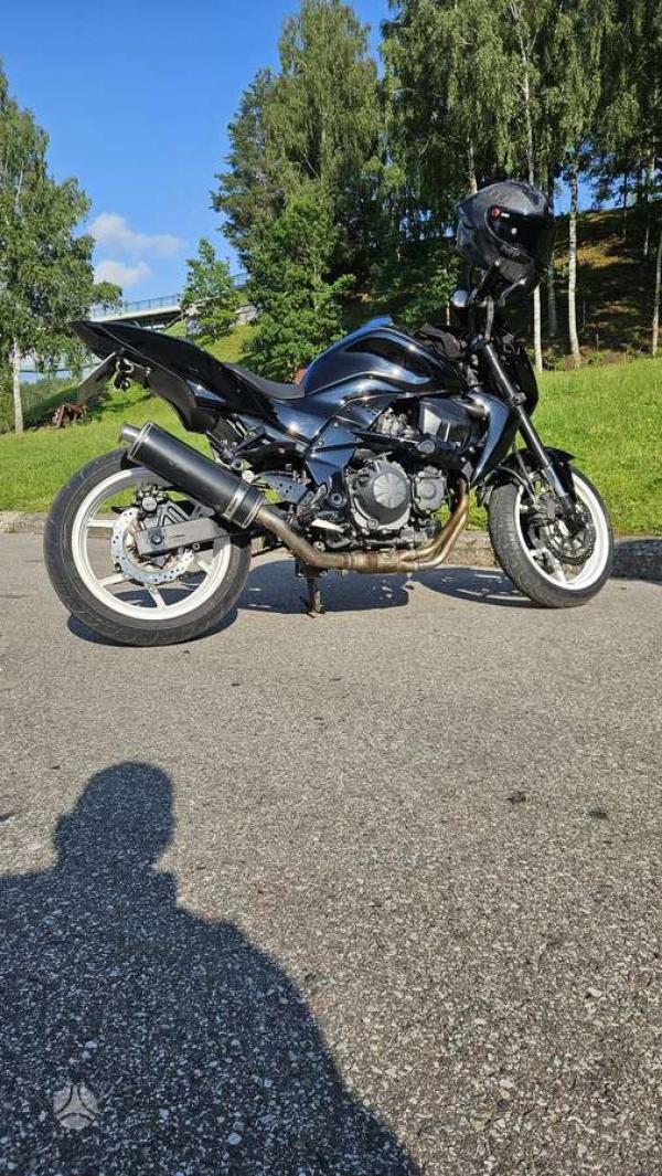 Черный Кавасаки Z 2008 в Алитус, объемом двигателя 0.75 л и пробегом 33 тыс. км за 3200 €, фото 3 на AUTOMOTO.COM.LV