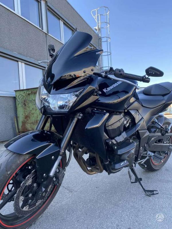 Black Kawasaki Z 2008 in Taurage, with an engine capacity of 0.75 L and mileage of 28 thousand km for 3600 €, photo 1 on AUTOMOTO.COM.LV