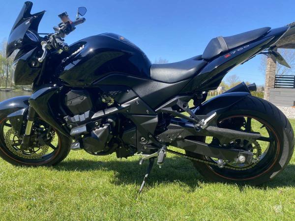 Black Kawasaki Z 2008 in Taurage, with an engine capacity of 0.75 L and mileage of 28 thousand km for 3600 €, photo 9 on AUTOMOTO.COM.LV