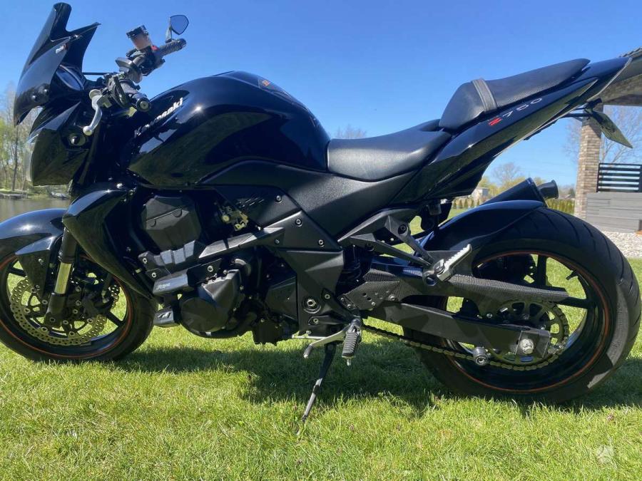 Black Kawasaki Z 2008 in Taurage, with an engine capacity of 0.75 L and mileage of 28 thousand km for 3600 €, photo 10 on AUTOMOTO.COM.LV