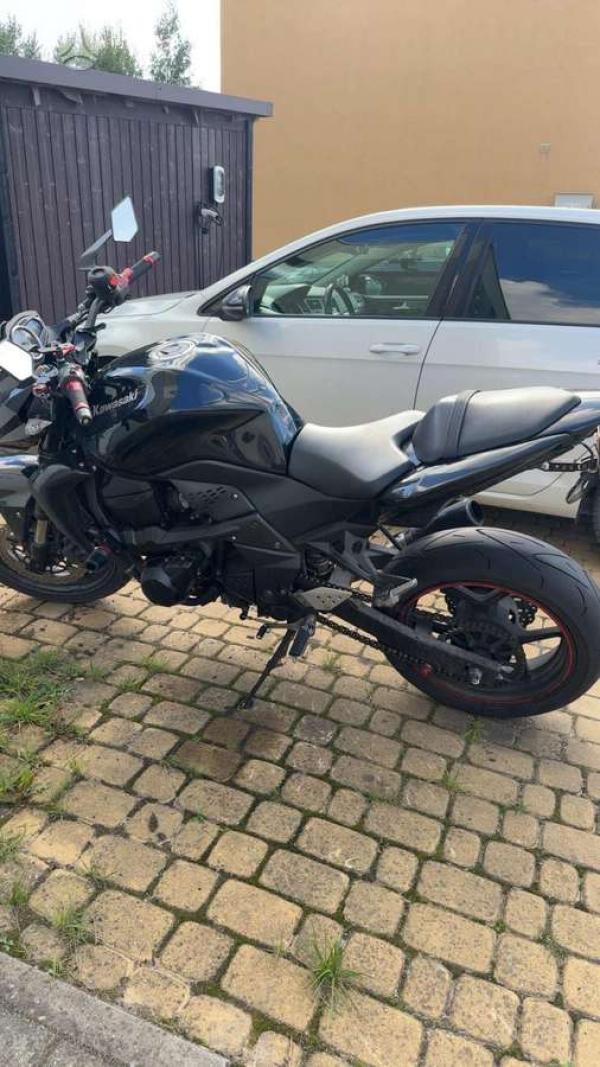 Кавасаки Z 2008 в Каунас на AUTOMOTO.COM.LV Черный Кавасаки Z 2008 в Каунас, объемом двигателя 0.75 л и пробегом 33 тыс. км за 1700 €, фото 4 на AUTOMOTO.COM.LV