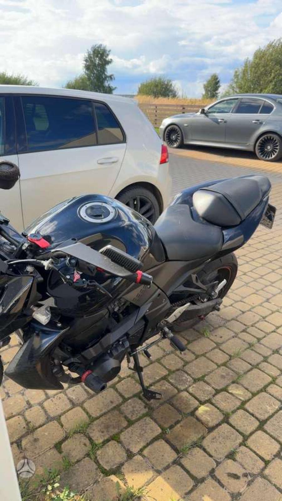 Черный Кавасаки Z 2008 в Каунас, объемом двигателя 0.75 л и пробегом 33 тыс. км за 1700 €, фото 6 на AUTOMOTO.COM.LV