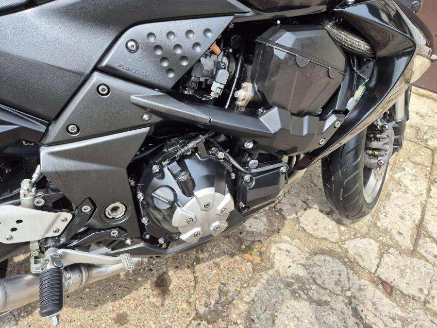 Черный Кавасаки Z 2009 в Алитус, объемом двигателя 1.00 л и пробегом 31 тыс. км за 4080 €, фото 10 на AUTOMOTO.COM.LV