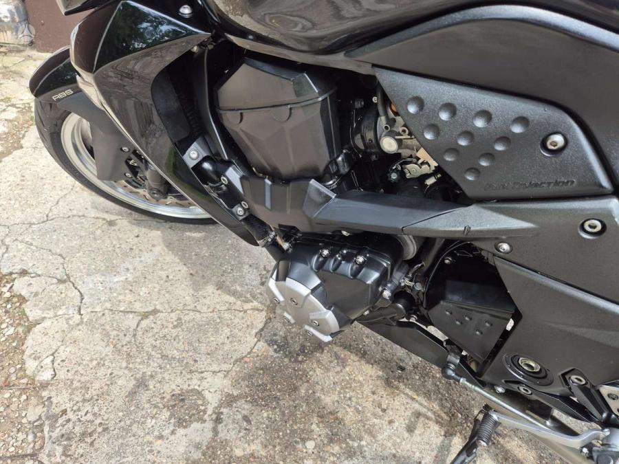 Черный Кавасаки Z 2009 в Алитус, объемом двигателя 1.00 л и пробегом 31 тыс. км за 4080 €, фото 11 на AUTOMOTO.COM.LV