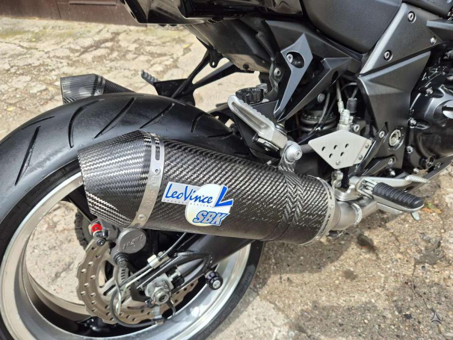 Черный Кавасаки Z 2009 в Алитус, объемом двигателя 1.00 л и пробегом 31 тыс. км за 4080 €, фото 14 на AUTOMOTO.COM.LV