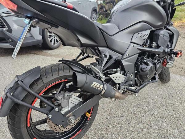 Черный Кавасаки Z 2009 в Мариямполе, объемом двигателя 0.75 л и пробегом 21 тыс. км за 3650 €, фото 3 на AUTOMOTO.COM.LV