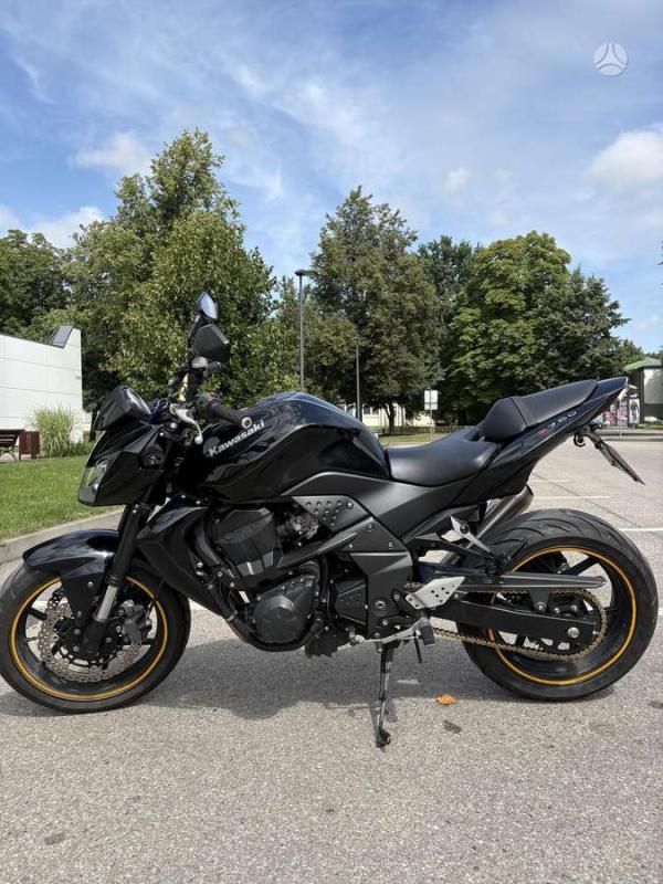 Черный Кавасаки Z 2009 в Вилкавишкис, объемом двигателя 0.75 л и пробегом 20 тыс. км за 3900 €, фото 5 на AUTOMOTO.COM.LV