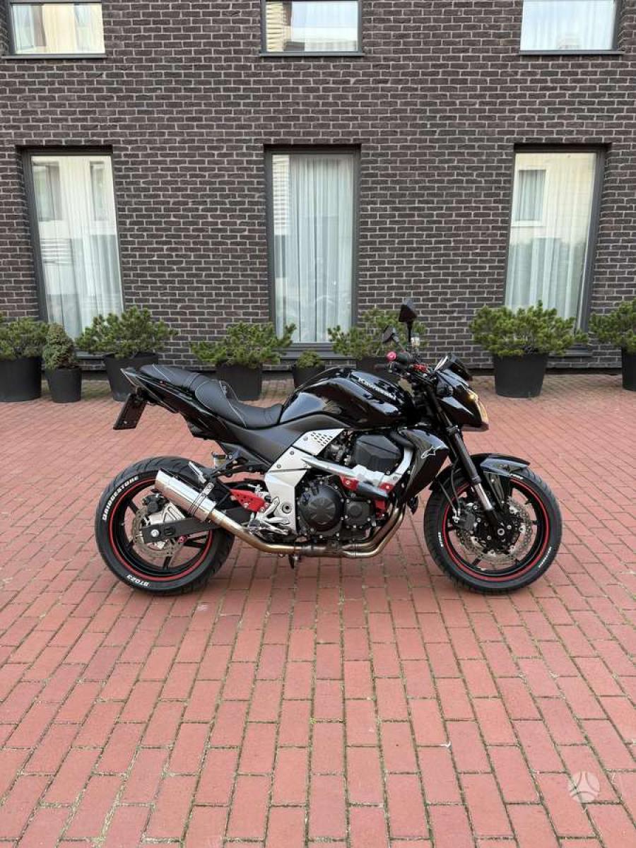 Black Kawasaki Z 2009 in Vilnius, with an engine capacity of 0.75 L and mileage of 28 thousand km for 3700 €, photo 3 on AUTOMOTO.COM.LV