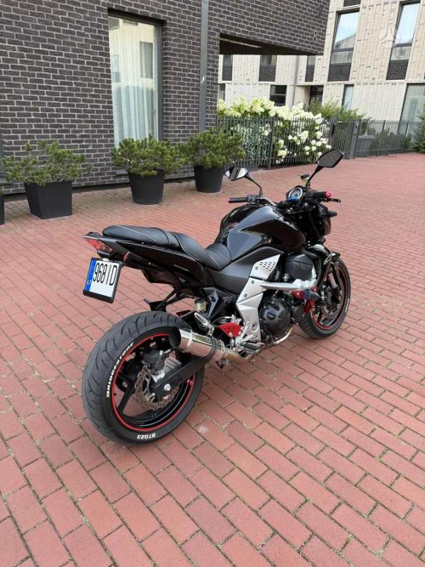 Black Kawasaki Z 2009 in Vilnius, with an engine capacity of 0.75 L and mileage of 28 thousand km for 3700 €, photo 3 on AUTOMOTO.COM.LV
