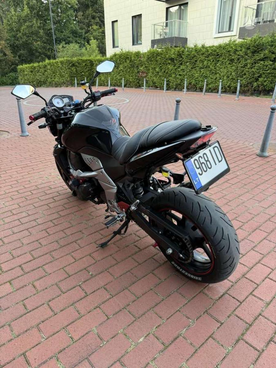 Black Kawasaki Z 2009 in Vilnius, with an engine capacity of 0.75 L and mileage of 28 thousand km for 3700 €, photo 6 on AUTOMOTO.COM.LV