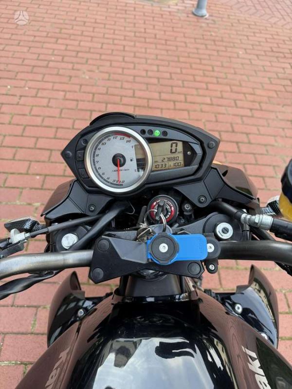 Black Kawasaki Z 2009 in Vilnius, with an engine capacity of 0.75 L and mileage of 28 thousand km for 3700 €, photo 9 on AUTOMOTO.COM.LV