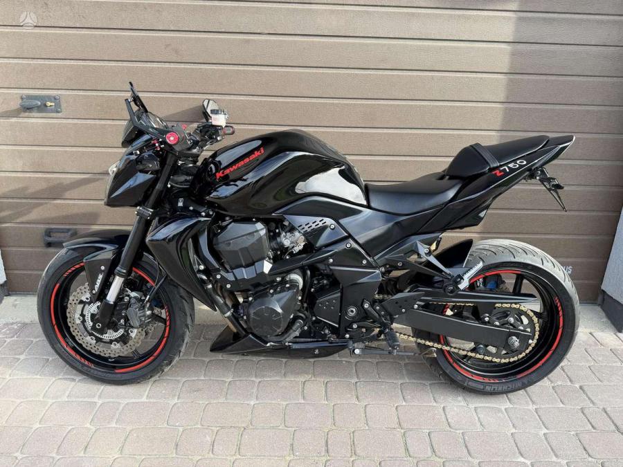 Black Kawasaki Z 2009 in Vilkaviskis, with an engine capacity of 0.75 L and mileage of 39 thousand km for 3600 €, photo 5 on AUTOMOTO.COM.LV