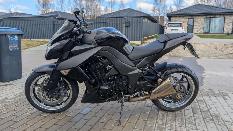 Black Kawasaki Z 2010 in Vilnius, with an engine capacity of 1.04 L and mileage of 21 thousand km for 5100 €, photo 1 on AUTOMOTO.COM.LV