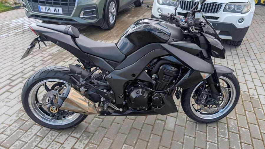 Black Kawasaki Z 2010 in Vilnius, with an engine capacity of 1.04 L and mileage of 21 thousand km for 5100 €, photo 4 on AUTOMOTO.COM.LV