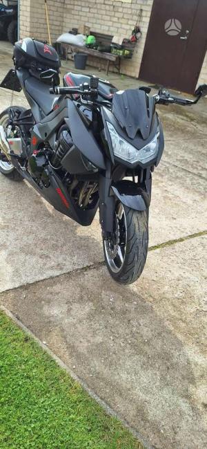 Black Kawasaki Z 2010 in Mazeikiai, with an engine capacity of 1.00 L and mileage of 48 thousand km for 4800 €, photo 3 on AUTOMOTO.COM.LV