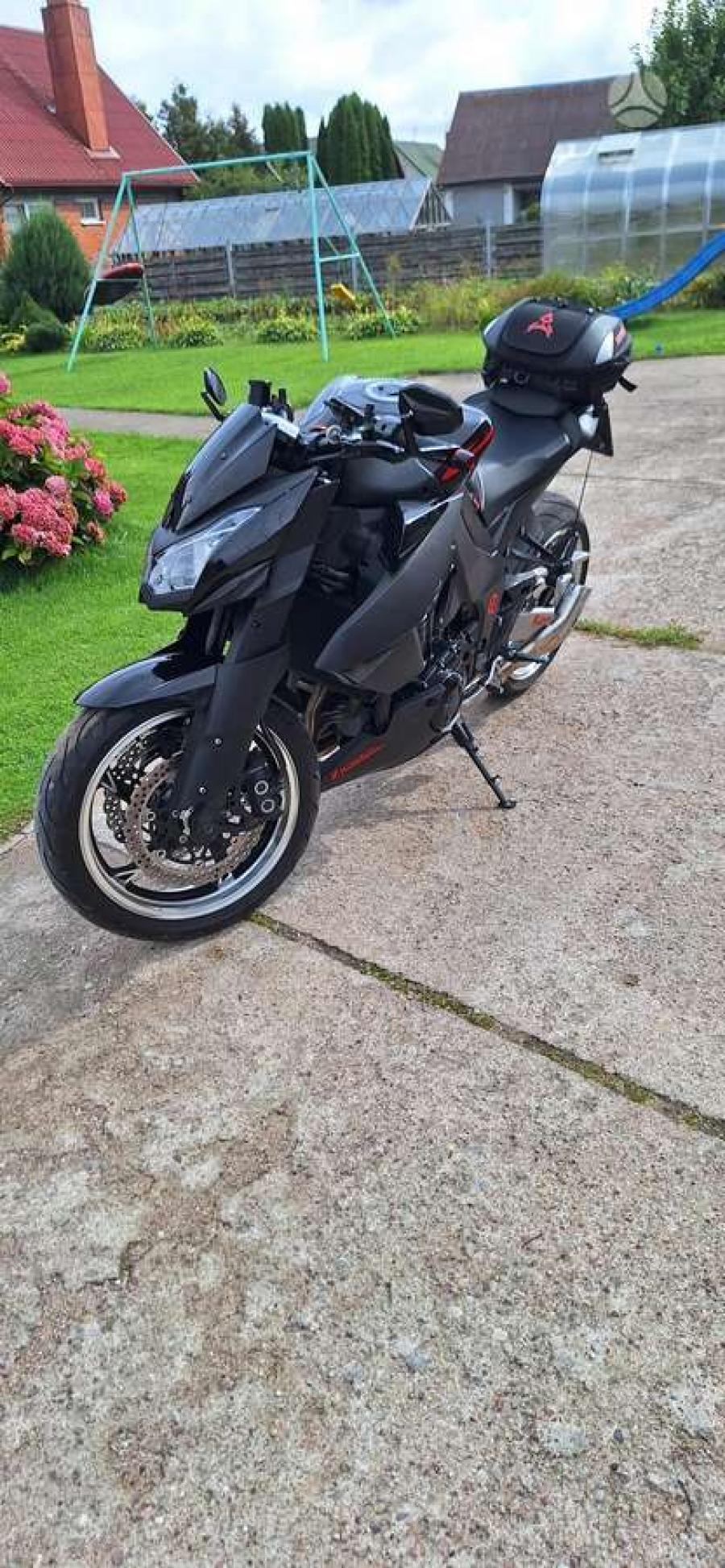 Black Kawasaki Z 2010 in Mazeikiai, with an engine capacity of 1.00 L and mileage of 48 thousand km for 4800 €, photo 4 on AUTOMOTO.COM.LV