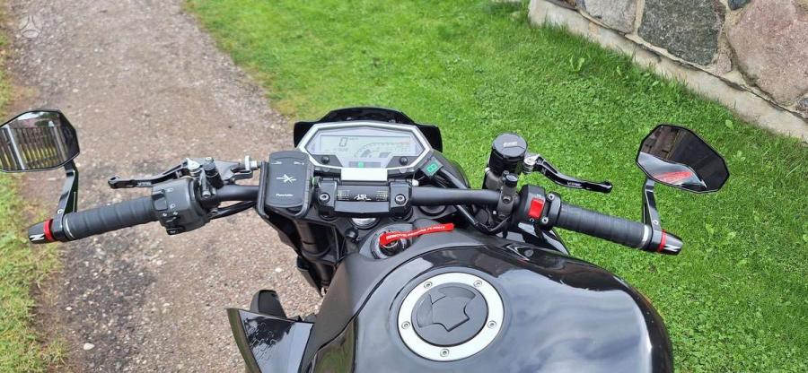 Black Kawasaki Z 2010 in Mazeikiai, with an engine capacity of 1.00 L and mileage of 48 thousand km for 4800 €, photo 9 on AUTOMOTO.COM.LV