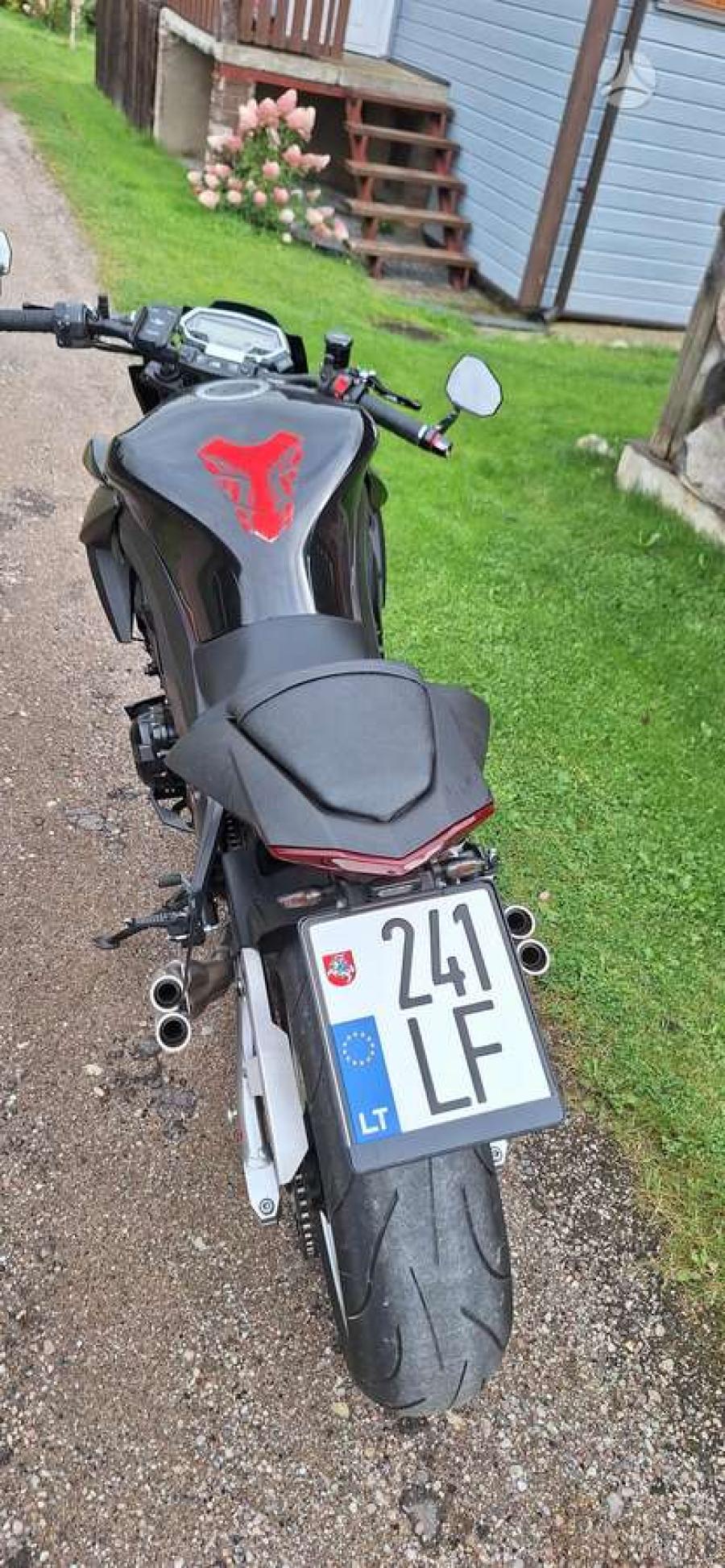 Black Kawasaki Z 2010 in Mazeikiai, with an engine capacity of 1.00 L and mileage of 48 thousand km for 4800 €, photo 11 on AUTOMOTO.COM.LV