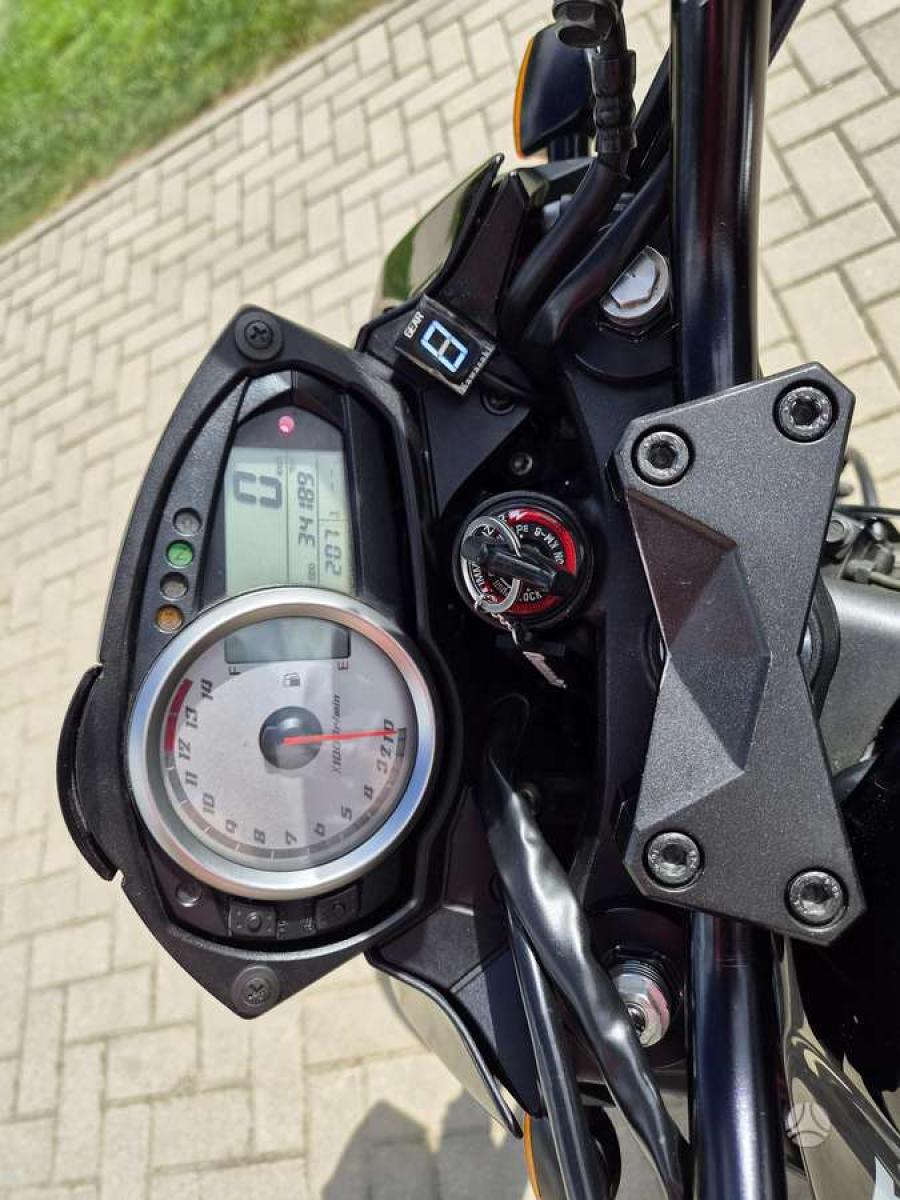 Черный Кавасаки Z 2011 в Молетай, объемом двигателя 0.75 л и пробегом 34 тыс. км за 3800 €, фото 5 на AUTOMOTO.COM.LV