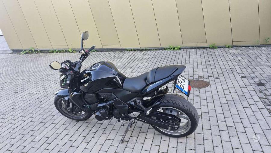 Black Kawasaki Z 2011 in Kaunas, with an engine capacity of 0.75 L and mileage of 34 thousand km for 3499 €, photo 7 on AUTOMOTO.COM.LV