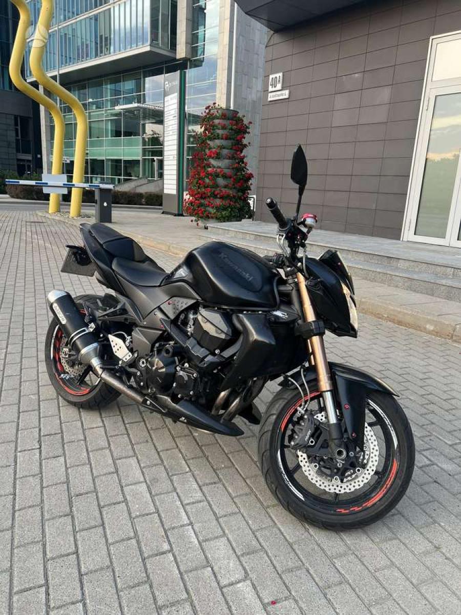 Black Kawasaki Z 2011 in Vilnius, with an engine capacity of 0.75 L and mileage of 35 thousand km for 3800 €, photo 3 on AUTOMOTO.COM.LV