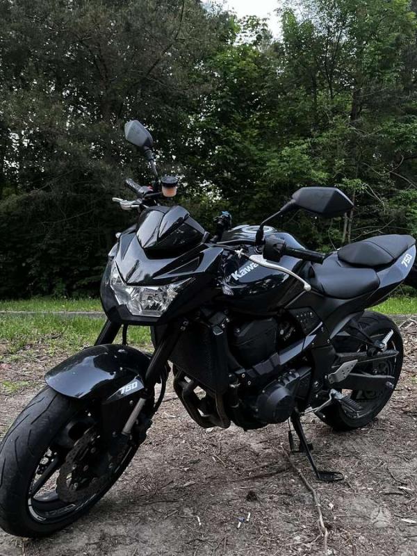 Melns Kawasaki Z 2011 Viļņa, ar dzinēja tilpumu 0.75 L un nobraukumu 36 tūkst. km par 3450 €, foto 1 vietnē AUTOMOTO.COM.LV