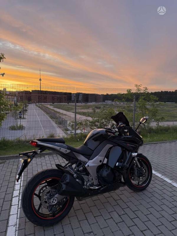 Black Kawasaki Z 2012 in Vilnius, with an engine capacity of 1.00 L and mileage of 45 thousand km for 4999 €, photo 3 on AUTOMOTO.COM.LV
