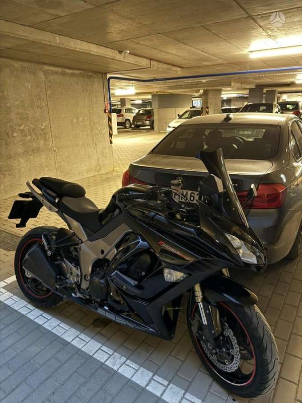 Black Kawasaki Z 2012 in Vilnius, with an engine capacity of 1.00 L and mileage of 45 thousand km for 4999 €, photo 6 on AUTOMOTO.COM.LV