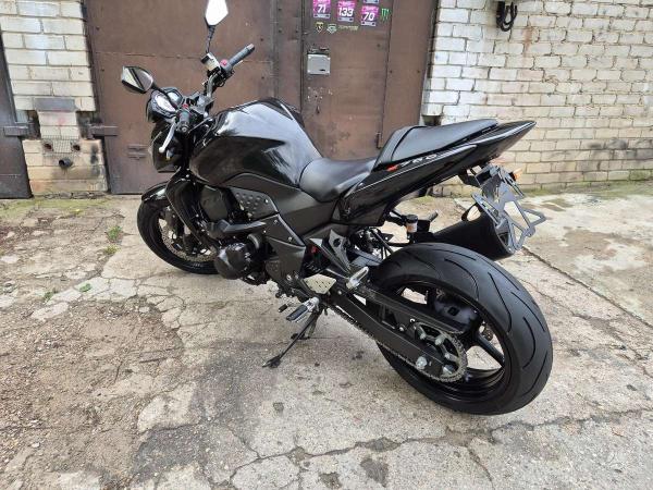 Black Kawasaki Z 2012 in Alytus, with an engine capacity of 0.75 L and mileage of 22 thousand km for 3680 €, photo 6 on AUTOMOTO.COM.LV