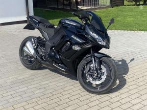 Melns Kawasaki Z 2012 Vilkaviškis, ar dzinēja tilpumu 1.00 L un nobraukumu 52 tūkst. km par 5550 €, foto  vietnē AUTOMOTO.COM.LV