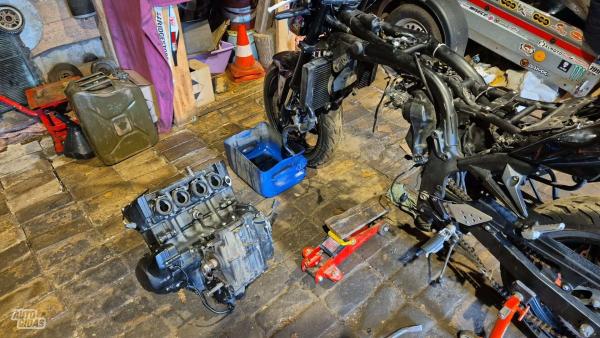 Melns Kawasaki Z 2012 Panevēža, ar dzinēja tilpumu 0.75 L un nobraukumu 33 tūkst. km par 3200 €, foto 6 vietnē AUTOMOTO.COM.LV