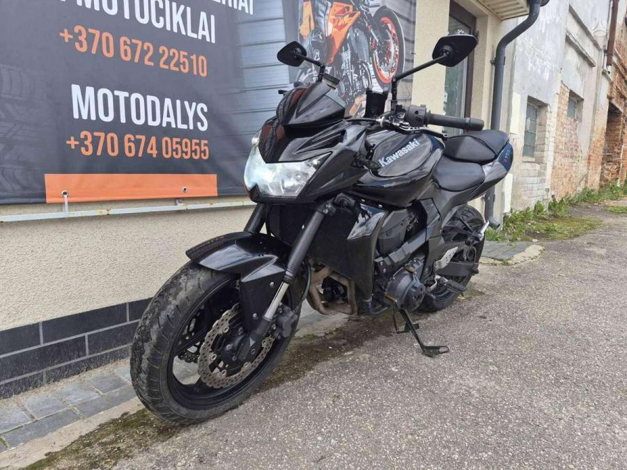 Black Kawasaki Z 2013 in Panevezys, with an engine capacity of 0.75 L and mileage of 43 thousand km for 3600 €, photo 3 on AUTOMOTO.COM.LV