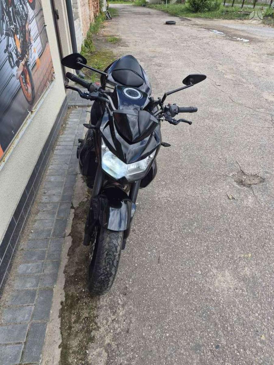 Black Kawasaki Z 2013 in Panevezys, with an engine capacity of 0.75 L and mileage of 43 thousand km for 3600 €, photo 6 on AUTOMOTO.COM.LV
