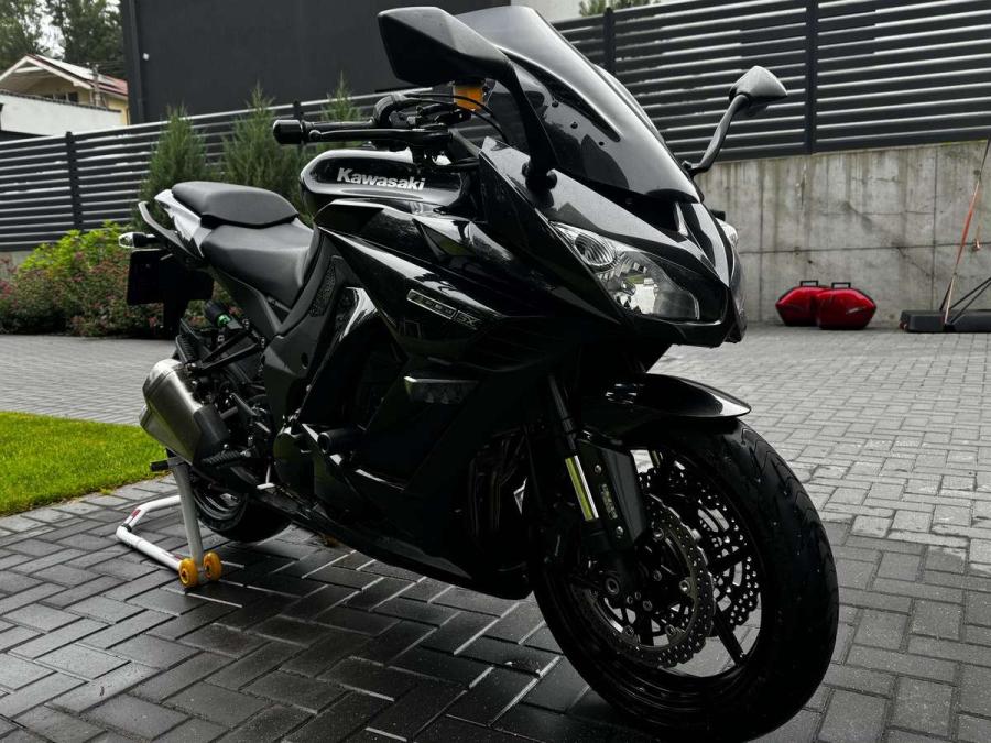 Melns Kawasaki Z 2016 Viļņa, ar dzinēja tilpumu 1.04 L un nobraukumu 15 tūkst. km par 7900 €, foto 1 vietnē AUTOMOTO.COM.LV