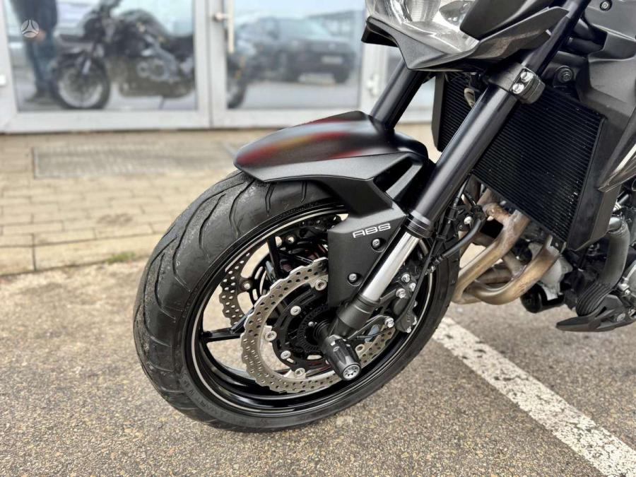 Black Kawasaki Z 2017 in Vilnius, with an engine capacity of 0.90 L and mileage of 14 thousand km for 5199 €, photo 21 on AUTOMOTO.COM.LV