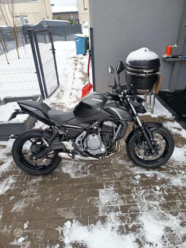 Melns Kawasaki Z 2017 Kauņa, ar dzinēja tilpumu 0.65 L un nobraukumu 22 tūkst. km par 3850 €, foto 1 vietnē AUTOMOTO.COM.LV