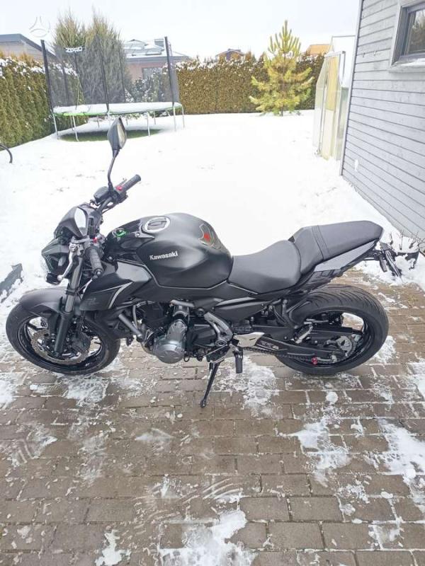 Melns Kawasaki Z 2017 Kauņa, ar dzinēja tilpumu 0.65 L un nobraukumu 22 tūkst. km par 3850 €, foto 3 vietnē AUTOMOTO.COM.LV