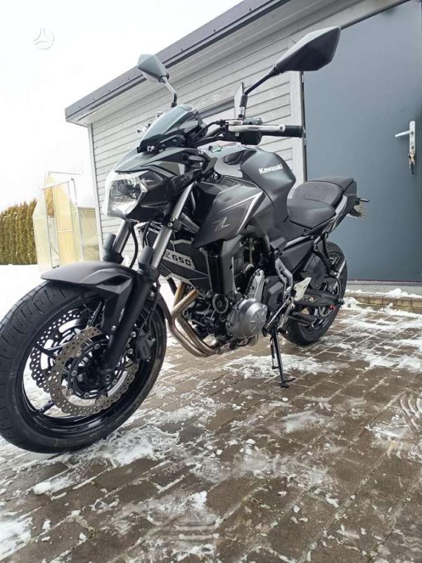 Melns Kawasaki Z 2017 Kauņa, ar dzinēja tilpumu 0.65 L un nobraukumu 22 tūkst. km par 3850 €, foto 6 vietnē AUTOMOTO.COM.LV