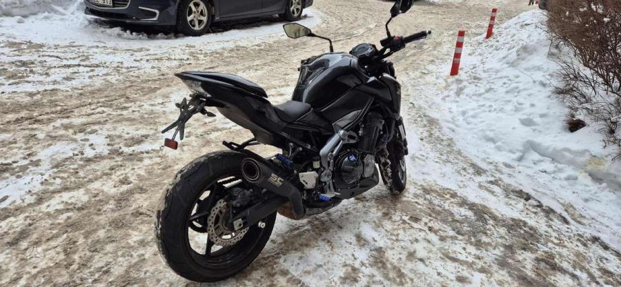 Melns Kawasaki Z 2017 Viļņa, ar dzinēja tilpumu 0.95 L un nobraukumu 22 tūkst. km par 4400 €, foto 3 vietnē AUTOMOTO.COM.LV