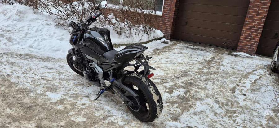 Black Kawasaki Z 2017 in Vilnius, with an engine capacity of 0.95 L and mileage of 22 thousand km for 4300 €, photo 4 on AUTOMOTO.COM.LV
