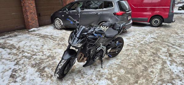 Black Kawasaki Z 2017 in Vilnius, with an engine capacity of 0.95 L and mileage of 22 thousand km for 4300 €, photo 6 on AUTOMOTO.COM.LV