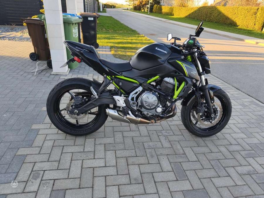 Melns Kawasaki Z 2017 Šilalė, ar dzinēja tilpumu 0.65 L un nobraukumu 22 tūkst. km par 3750 €, foto 1 vietnē AUTOMOTO.COM.LV