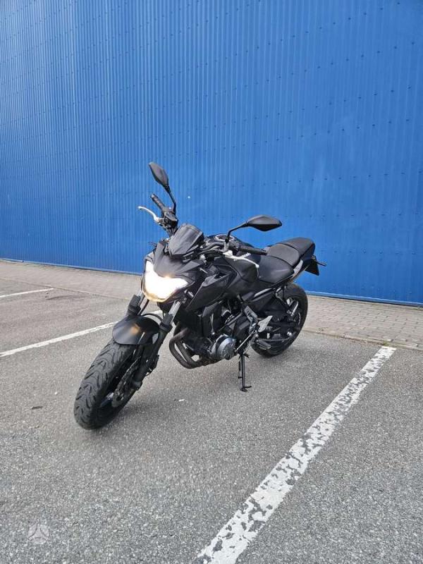 Black Kawasaki Z 2017 in Vilnius, with an engine capacity of 0.65 L and mileage of 40 thousand km for 3500 €, photo 5 on AUTOMOTO.COM.LV