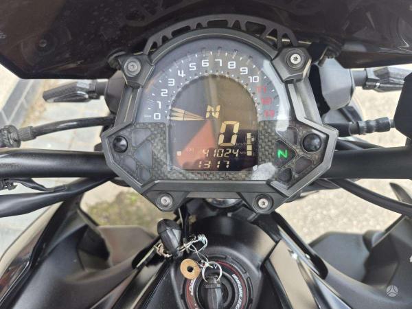 Black Kawasaki Z 2017 in Panevezys, with an engine capacity of 0.95 L and mileage of 41 thousand km for 4550 €, photo 6 on AUTOMOTO.COM.LV