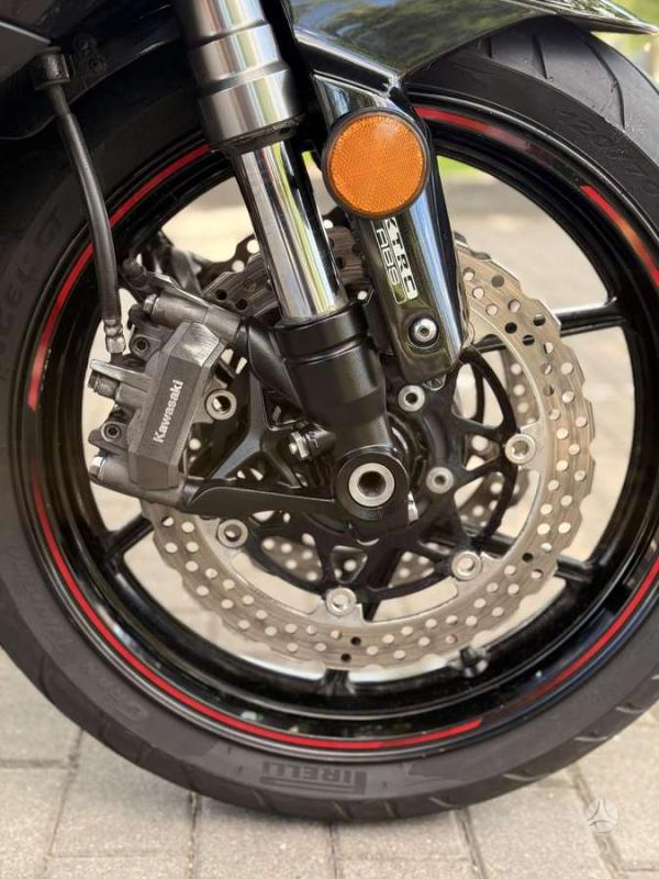 Black Kawasaki Z 2018 in Kazlu Ruda, with an engine capacity of 1.00 L and mileage of 30 thousand km for 6600 €, photo 10 on AUTOMOTO.COM.LV