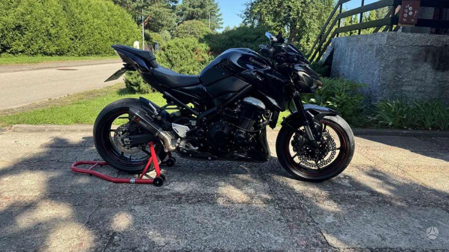 Black Kawasaki Z 2018 in Silute, with an engine capacity of 0.95 L and mileage of 18 thousand km for 5500 €, photo 3 on AUTOMOTO.COM.LV