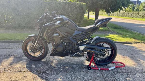 Black Kawasaki Z 2018 in Silute, with an engine capacity of 0.95 L and mileage of 18 thousand km for 5500 €, photo 5 on AUTOMOTO.COM.LV
